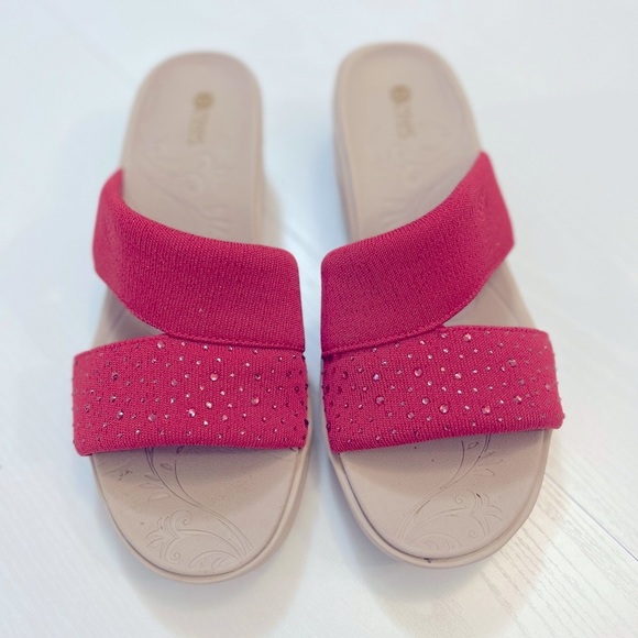 Bzees | Shoes | Nwot Bzees Pink Slide Sandals Stretchy Fabric Upper W ...
